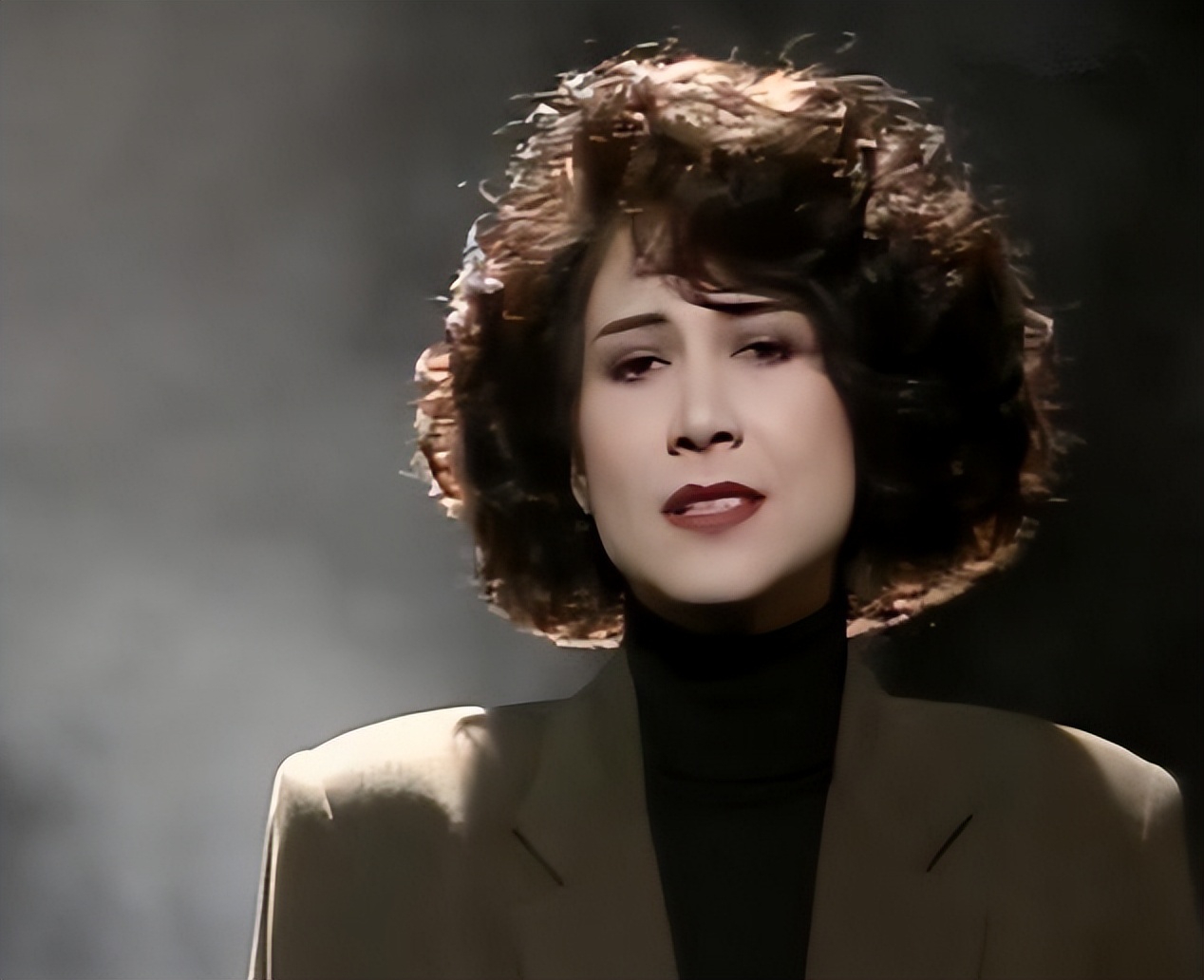 Jenny: Married at 23, lost her lover at 30, is still single at 70, only ...