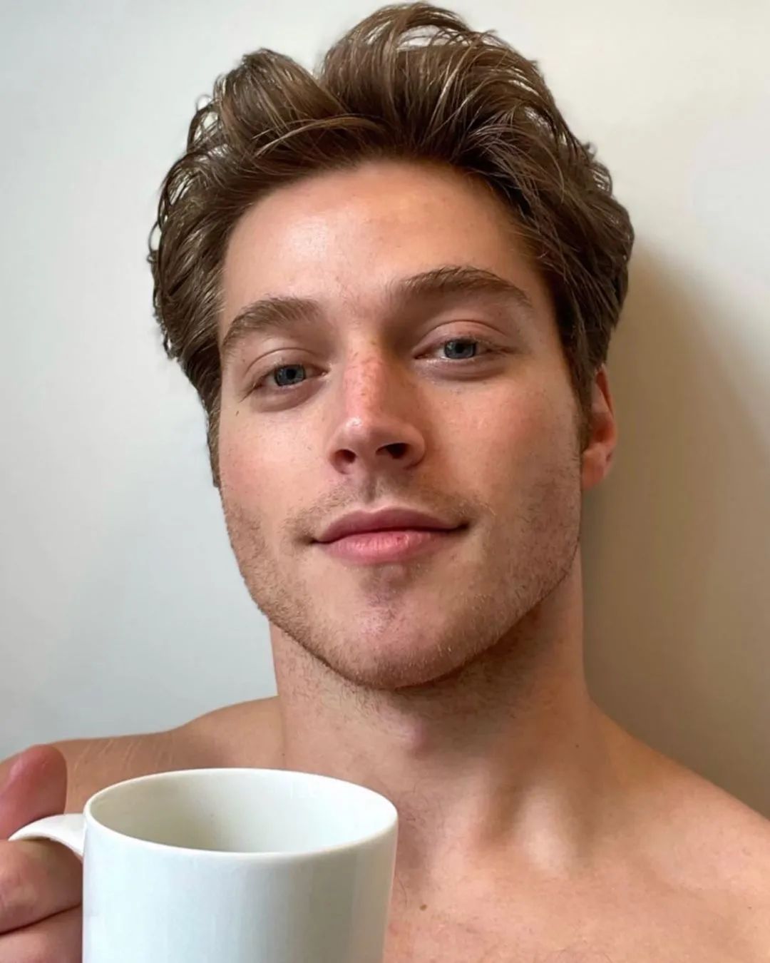 24-year-old actor Floy Guttrez transforms into a brother-in-law - iNEWS