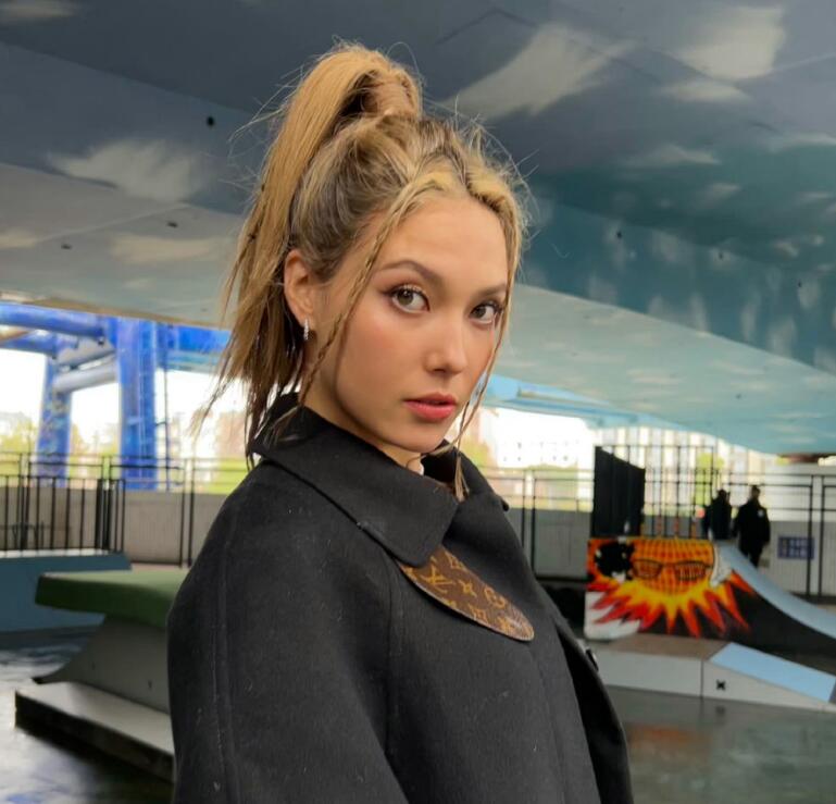 Gu Ailing returned to China after a lapse of 324 days and felt strange ...