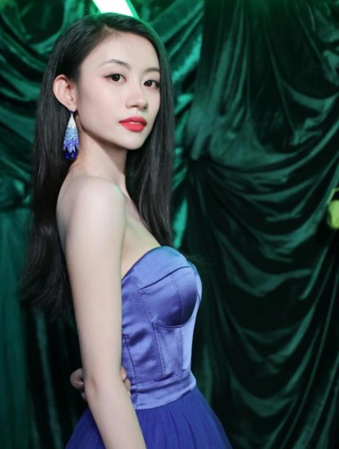 Sexy, charming and compelling Wu Keyue's photo - iMedia