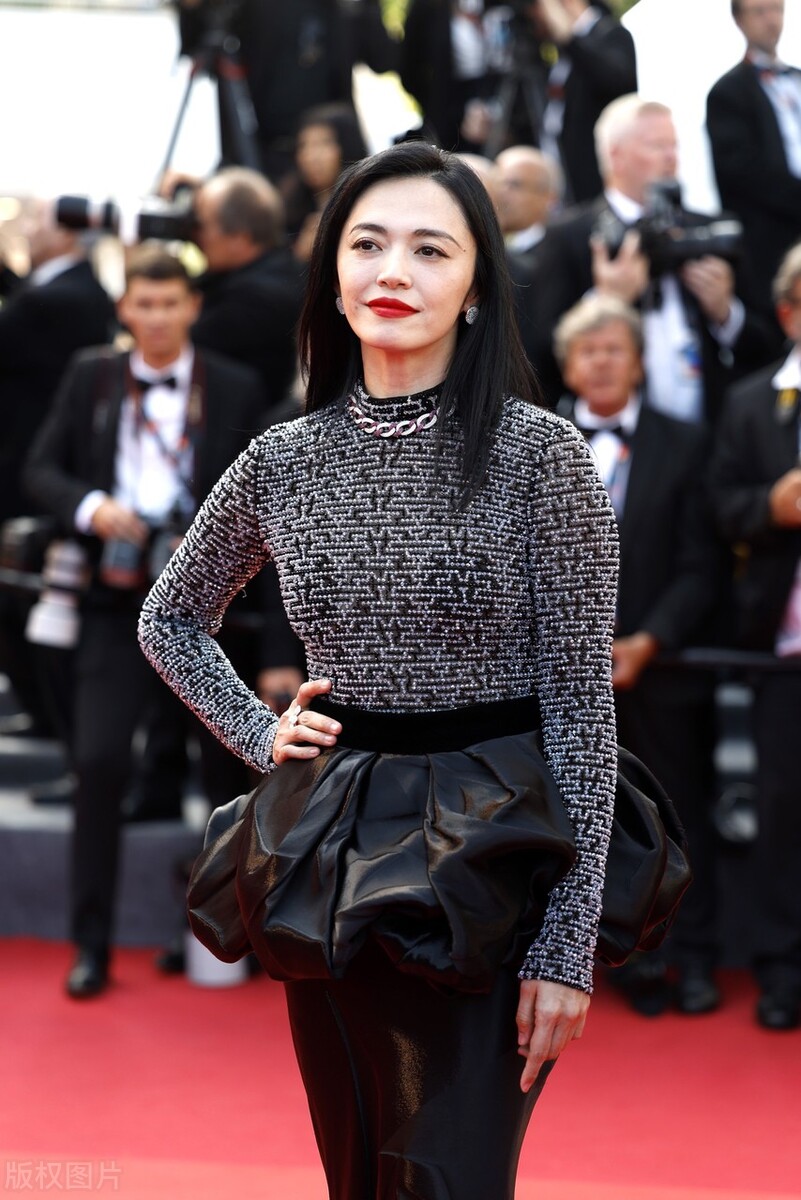 Yao Chen said that the Cannes red carpet is as narrow and crowded as a ...
