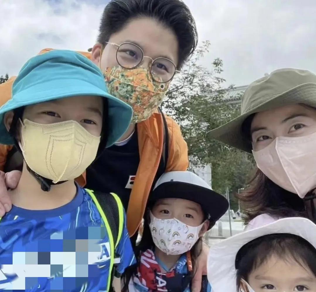 Huo Qigang posted a family portrait, Guo Jingjing shared a face with ...