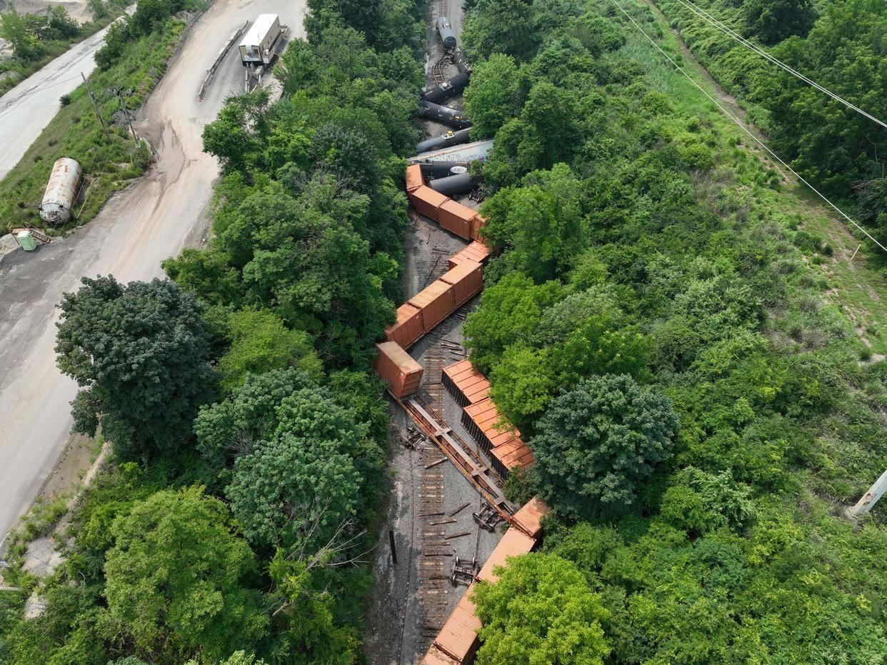 American trains "poison" themselves: 1,705 derailments per year, 4.5 ...