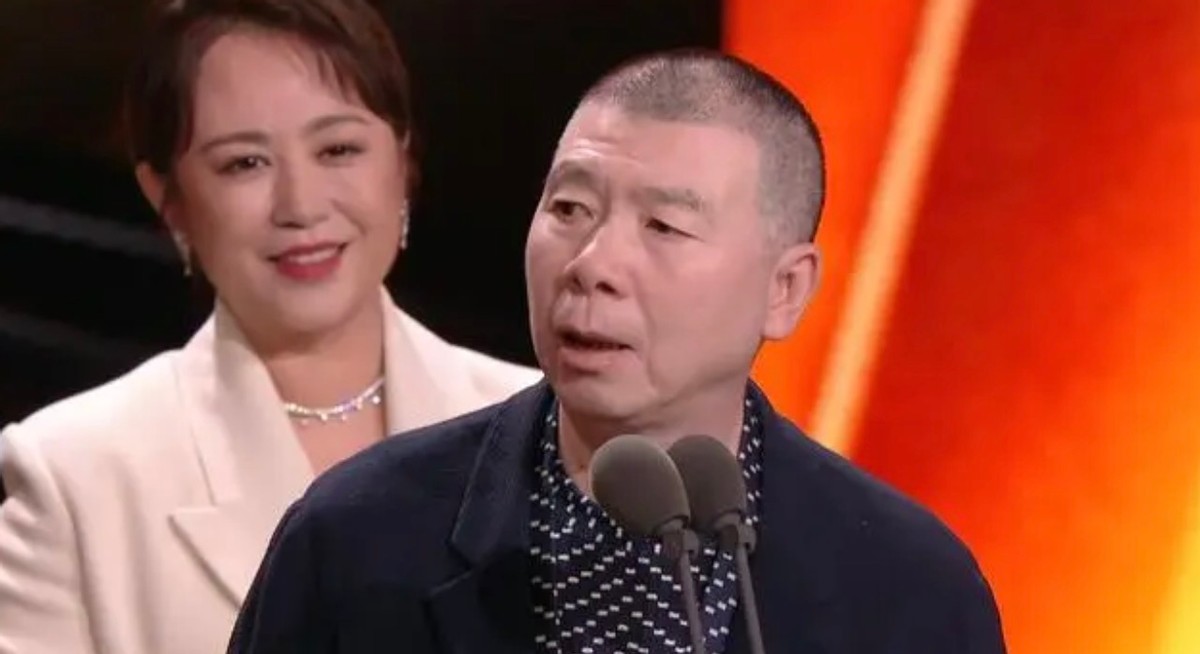 Feng Xiaogang said bluntly: She is too good at pretending, she will never be popular in her life ...