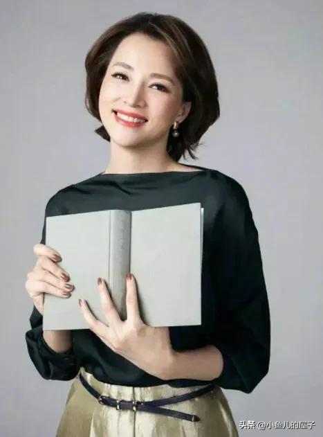 She is known as the most beautiful host of CCTV. She became a legend ...