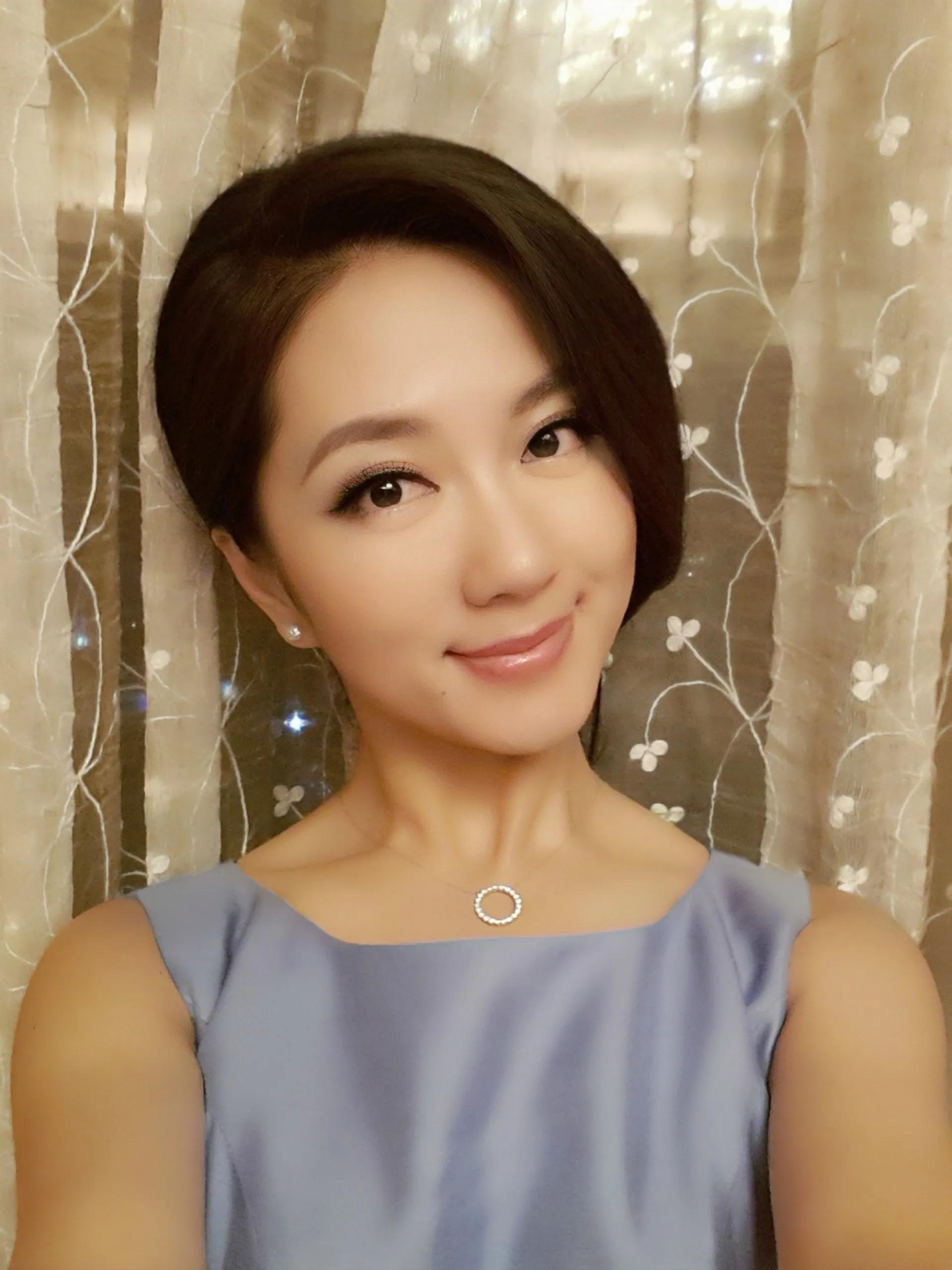 Zhang Jing: A rare and sweet host on CCTV, unfortunately, too few ...