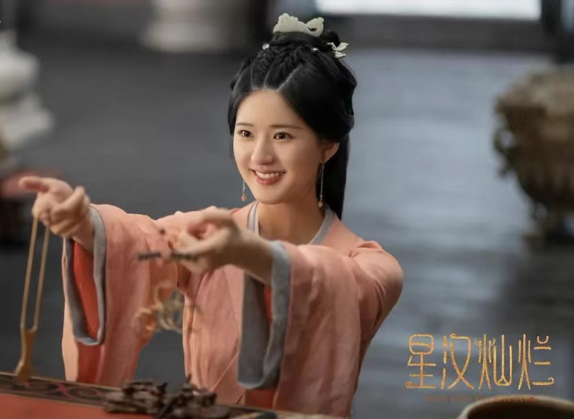 Queen Bai Yueguang, who played soy sauce in "Star Man is Splendid ...