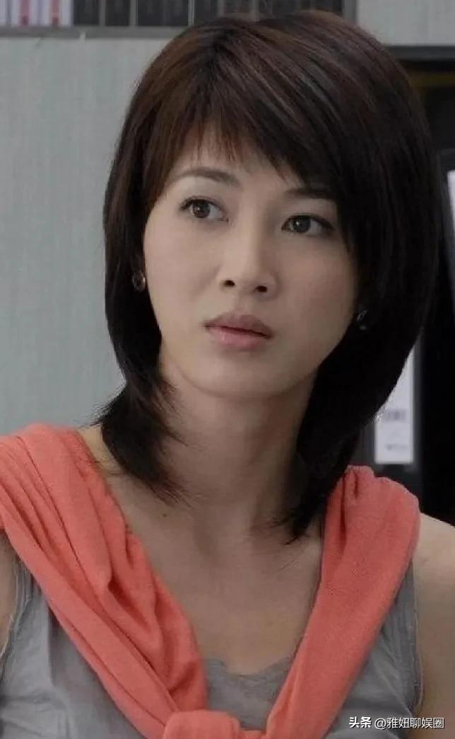 Intellectual temperament actress Dong Lei - iNEWS