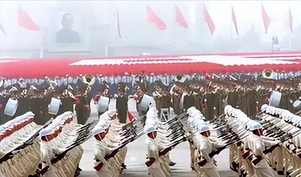 Why did the 1984 military parade become a god? The three-stage ...