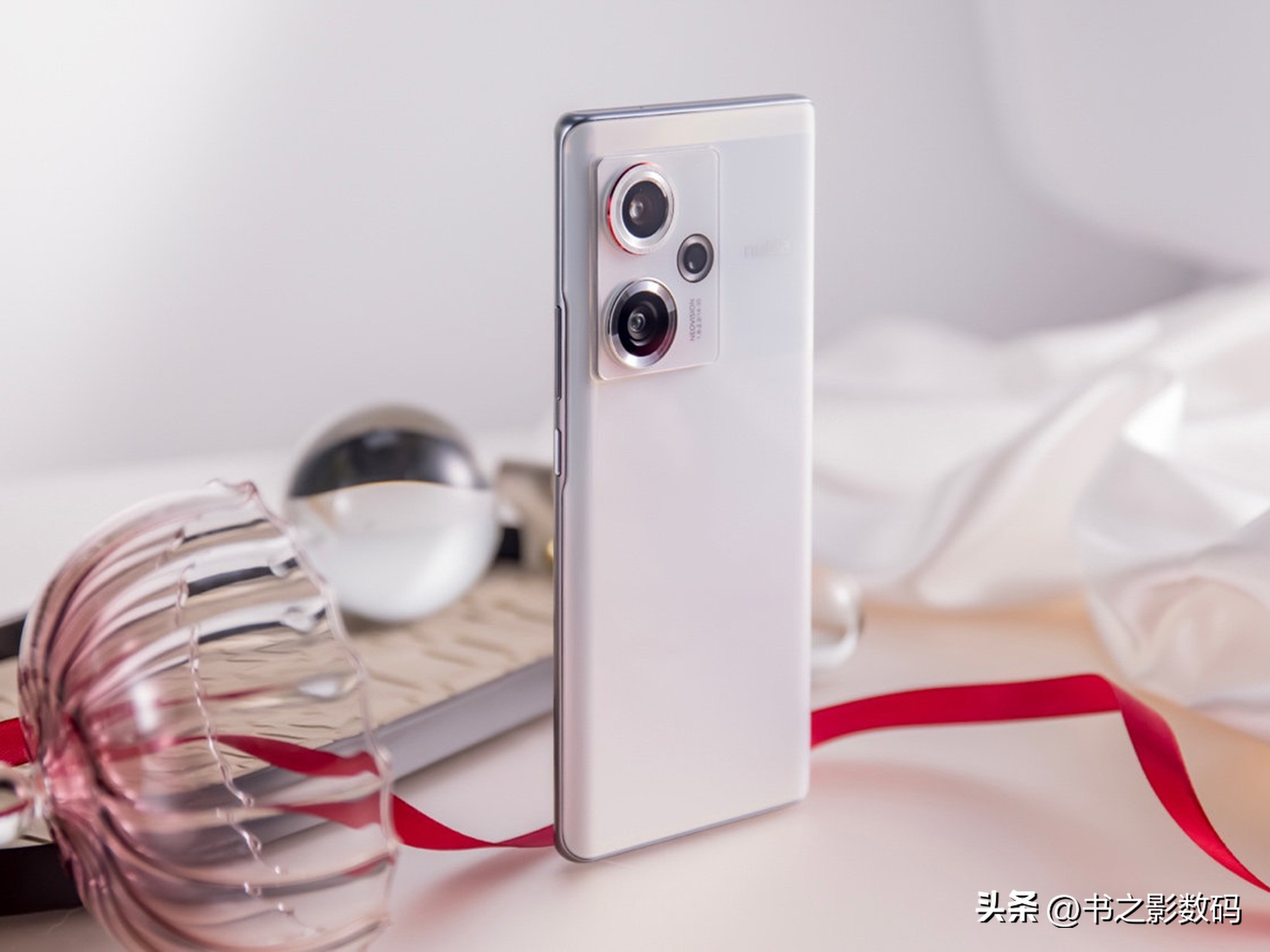 The cheapest Snapdragon 8gen2 flagship phone, curved screen + 256GB version, down to 2699 - iNEWS