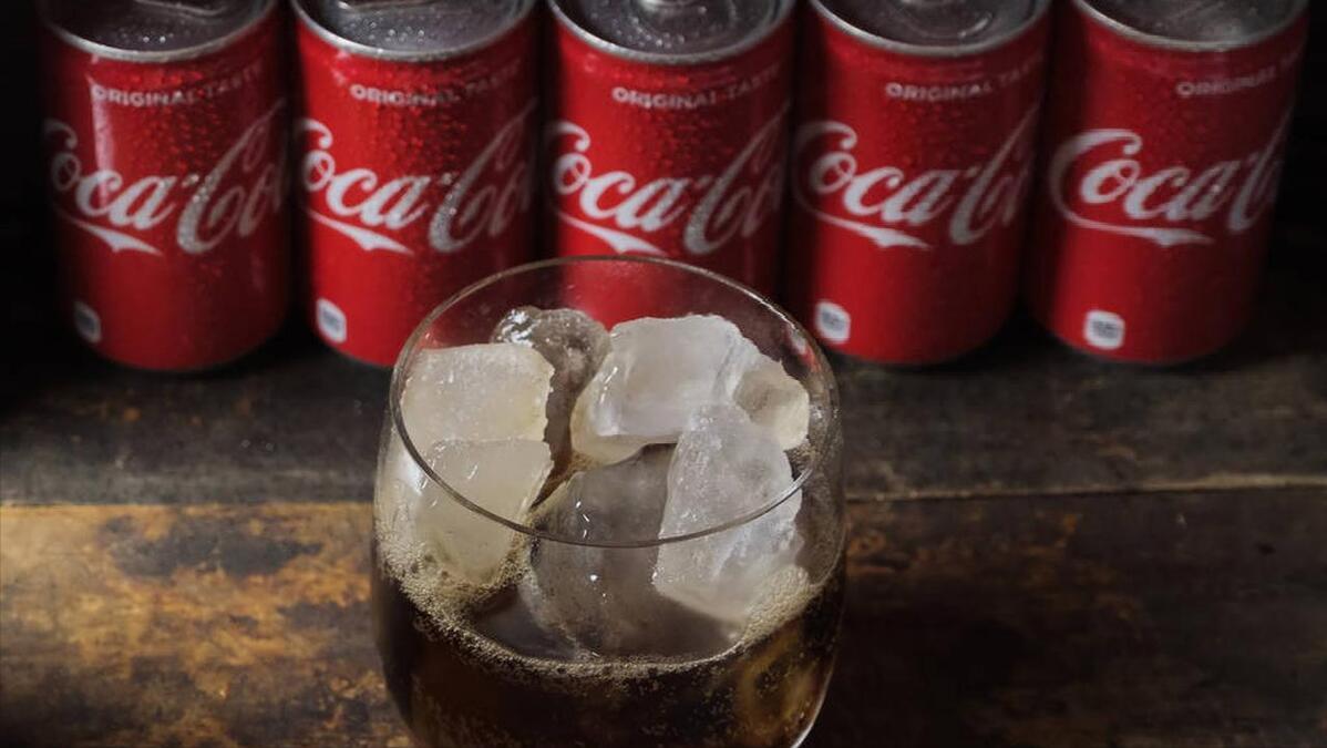 Strange Therapy Exposure: Drinking Coke Dissolves Chicken Bones in Your ...