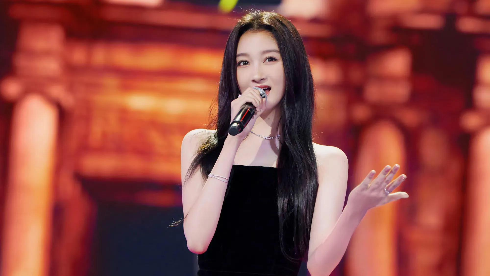 In the concert in the Greater Bay Area, the mainland artists were ...