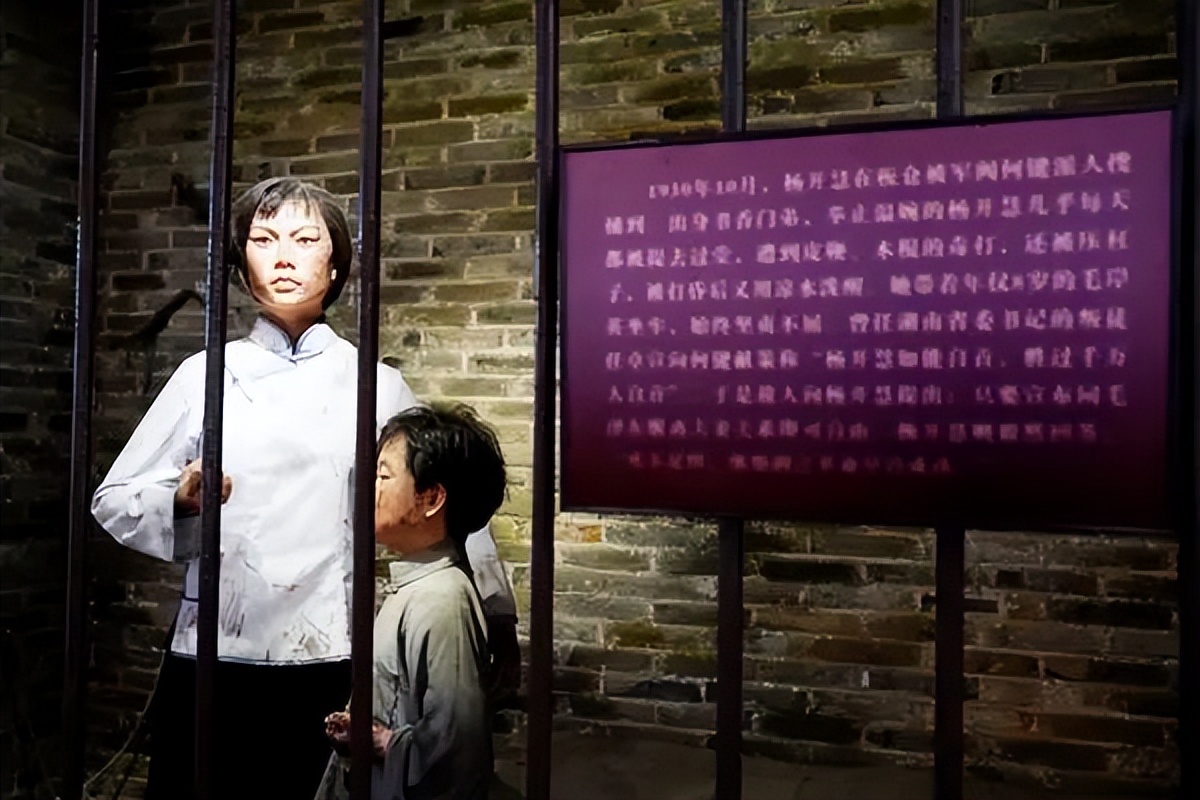 In 1930, Yang Kaihui survived the violent corpse for three days, and ...