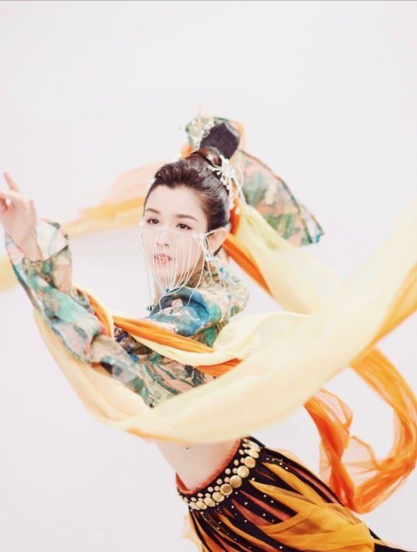 Hanikzi is really a blast!When she danced in Dunhuang costume, the ...