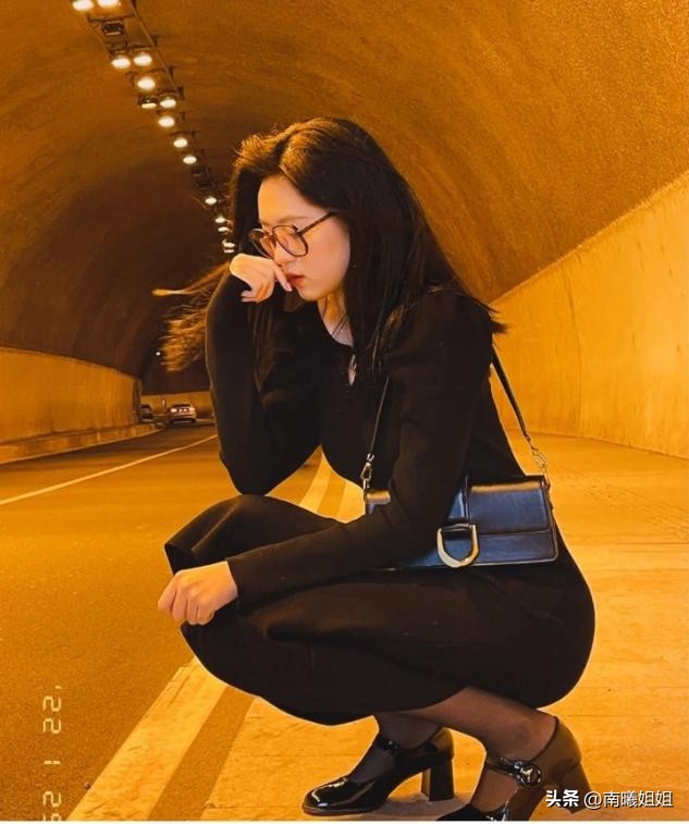 Recently, a new way of dressing has become popular called "black silk ...