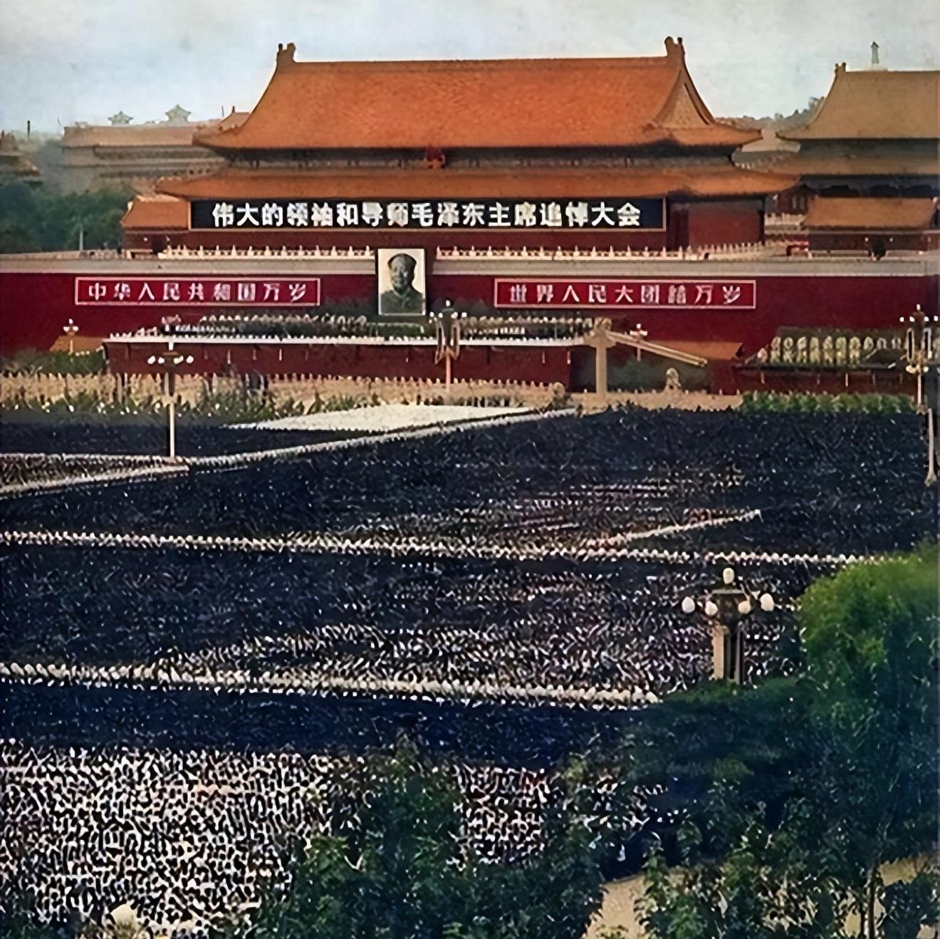 Historic Moment Interrupted Chaos at Mao Zedong Memorial Ser - iMedia