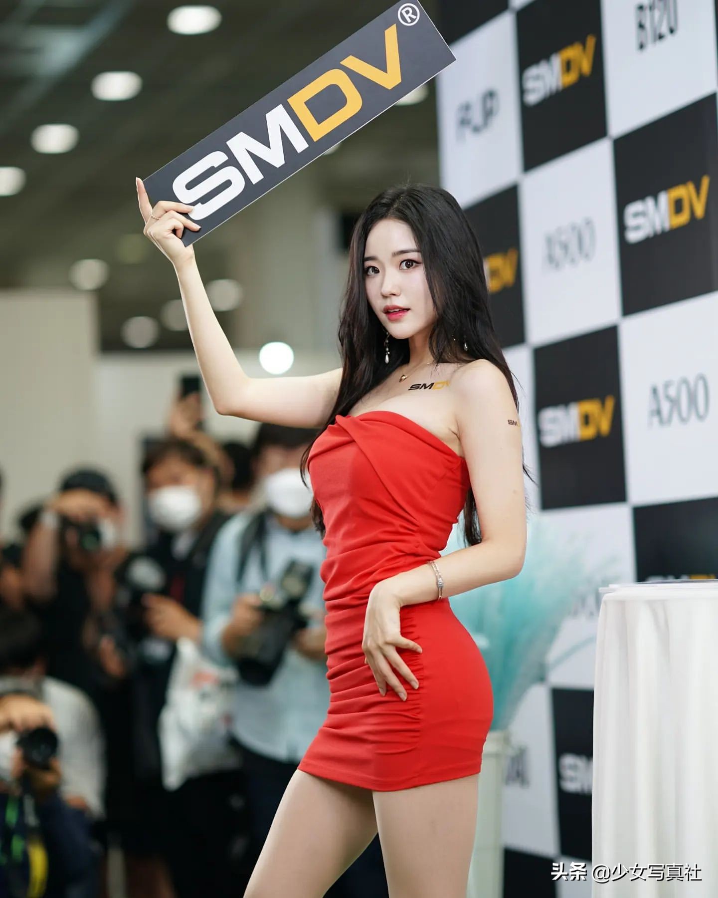 With face and figure, Korean beauty model Hong Ji-eun - iNEWS