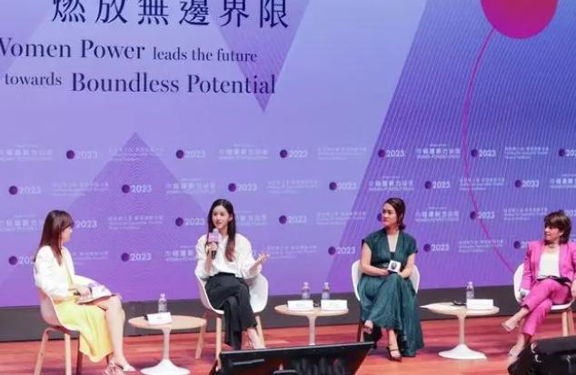 Zhang Zetian and his two daughters attended the event, one is the ...