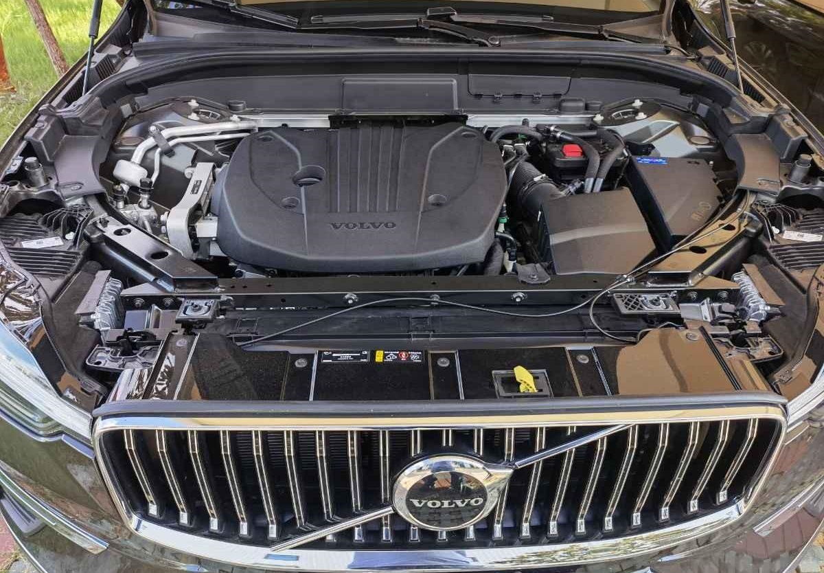 Among the five car brands with better engine quality, Mercedes-Benz is ...