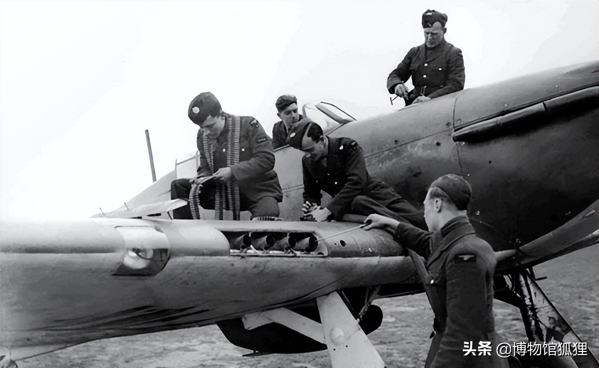 The sorrow of 7.7 mm: six "Spitfire" besieged the German small water ...
