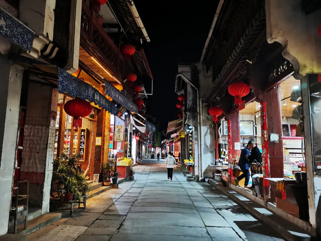 Tunxi Old Street "Moved" the Qingming Riverside Map from the museum to ...