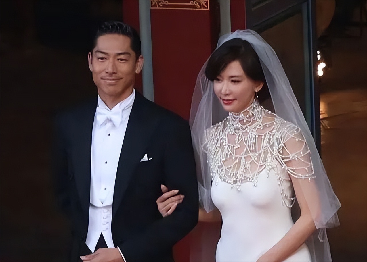 Lin Chiling's swimsuit photos are hotly searched, showing off her figure in a blue bikini, with ...