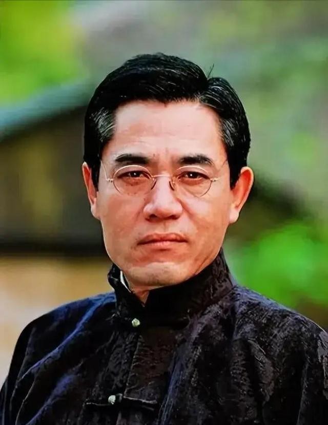 Veteran actors gather in Nanjing! Li Xuejian looks stylish, Chen Baoguo ...