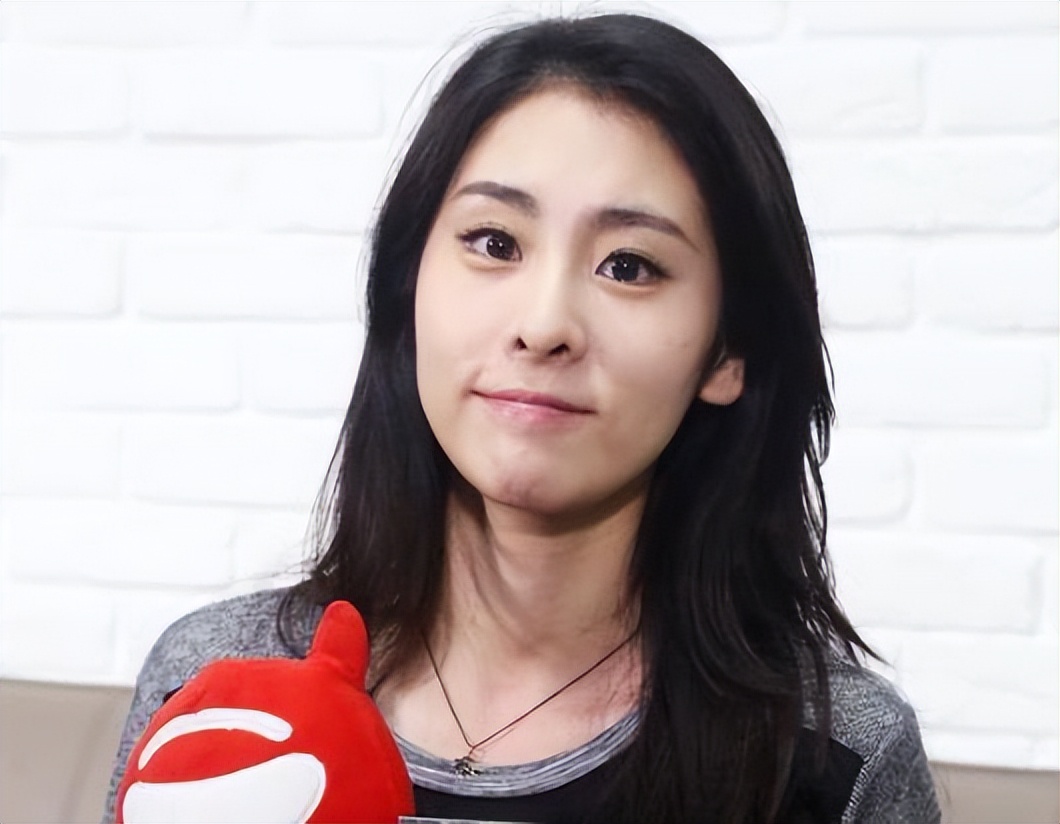 She is the first female champion of "Voice of China", but ultimately ...