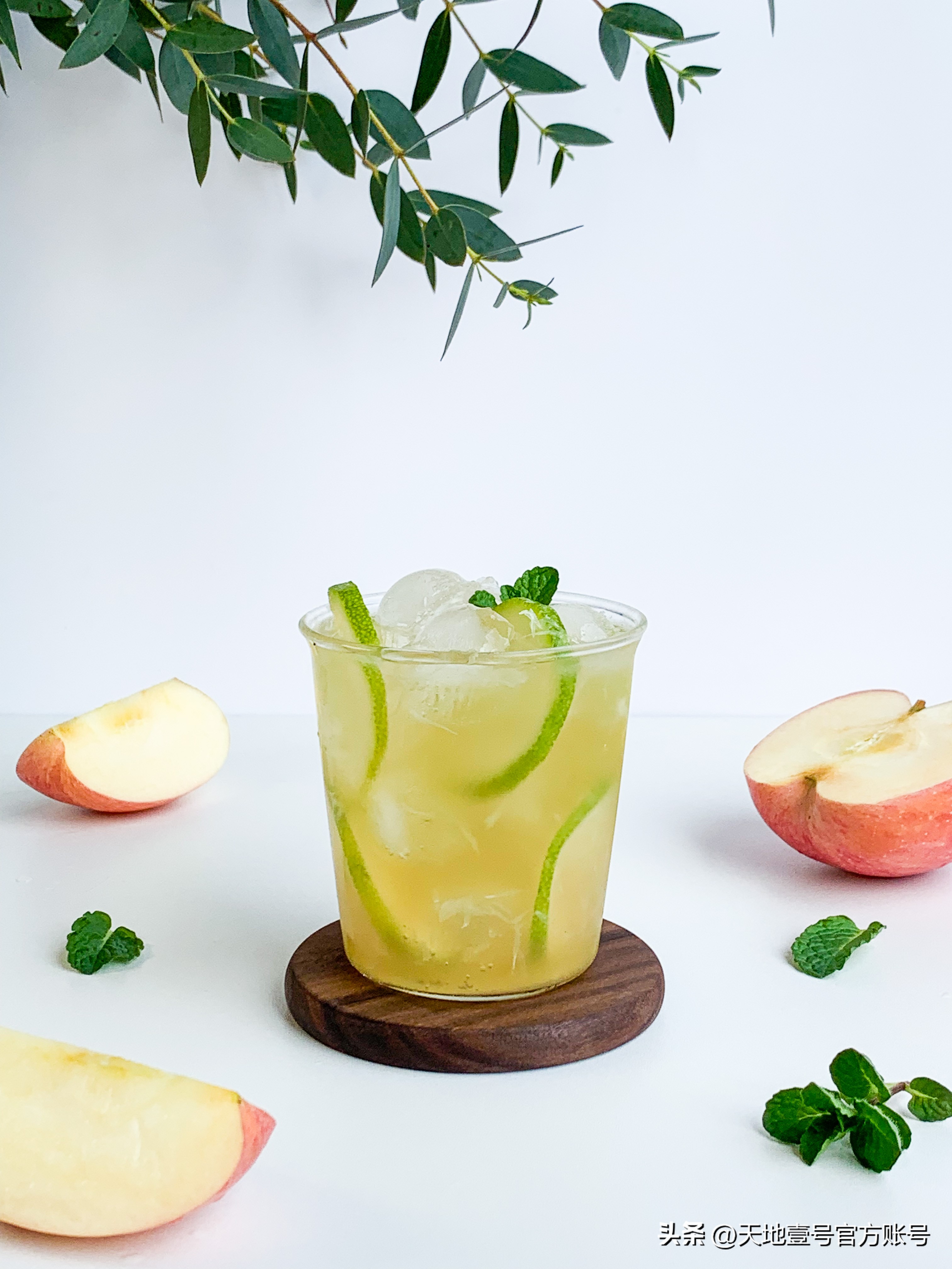 37° high temperature, rely on these 2 cups of refreshing water to ...