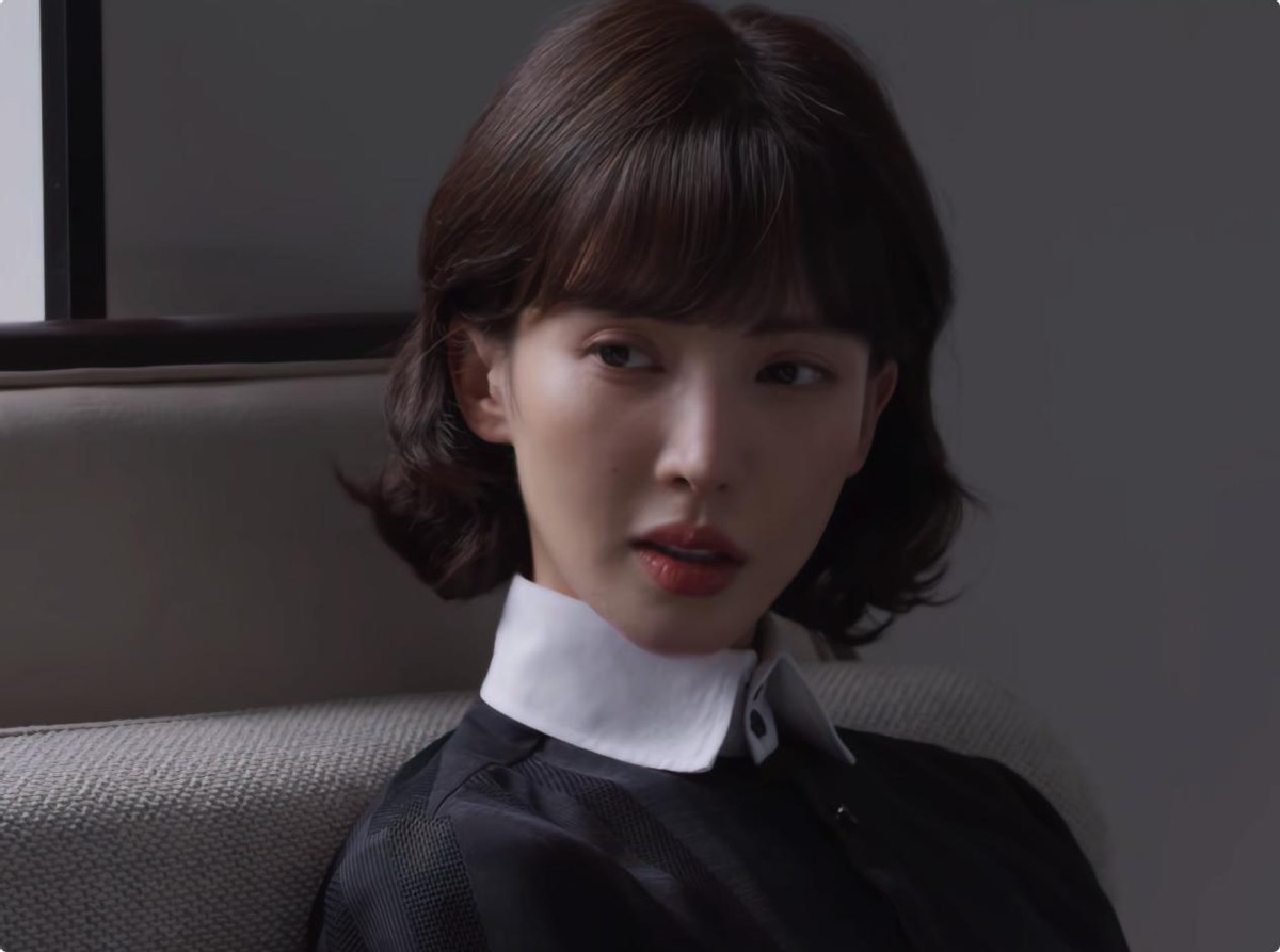With facial features flying around and grim expressions, Jin Chen ...