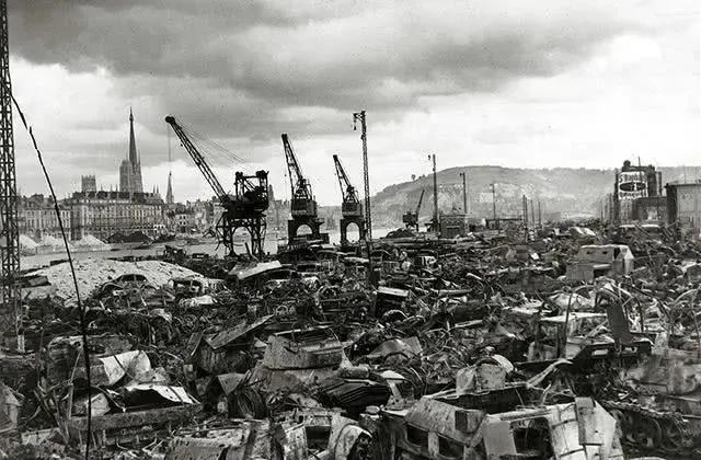 The worst bombing in World War II: The 4,000-meter-high column of fire ...