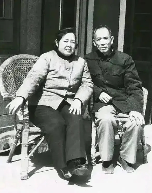 In the 1960s, Ding Sheng went to Beijing to visit the old chief, and ...