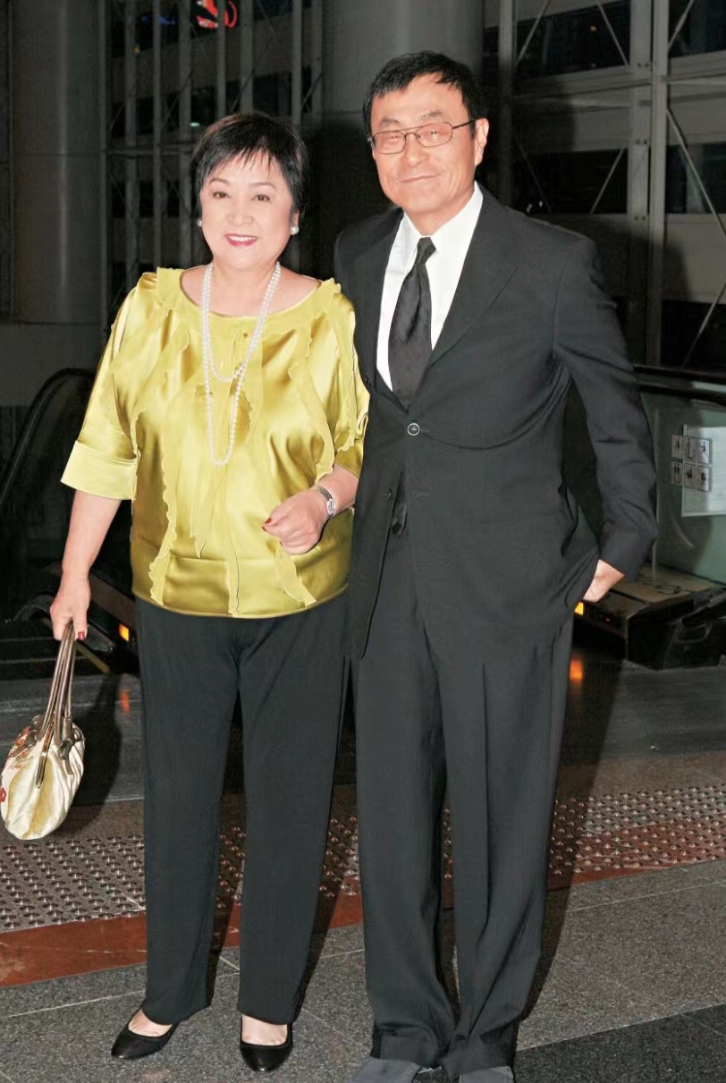 Surprise appearance! Xie Xian's ex-wife Han appeared at a friend's ...