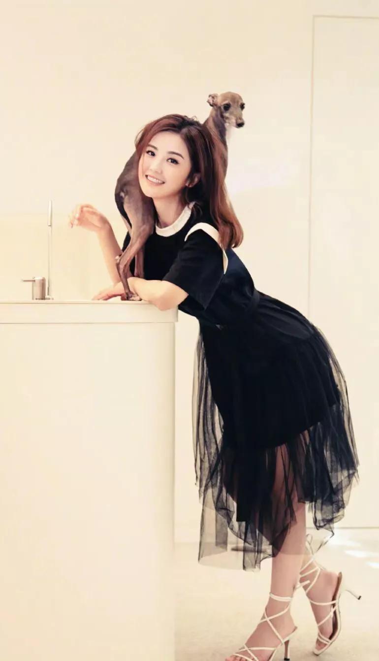 Pretty Celebrity: Charlie Choi High-Heeled Beauty - iNEWS