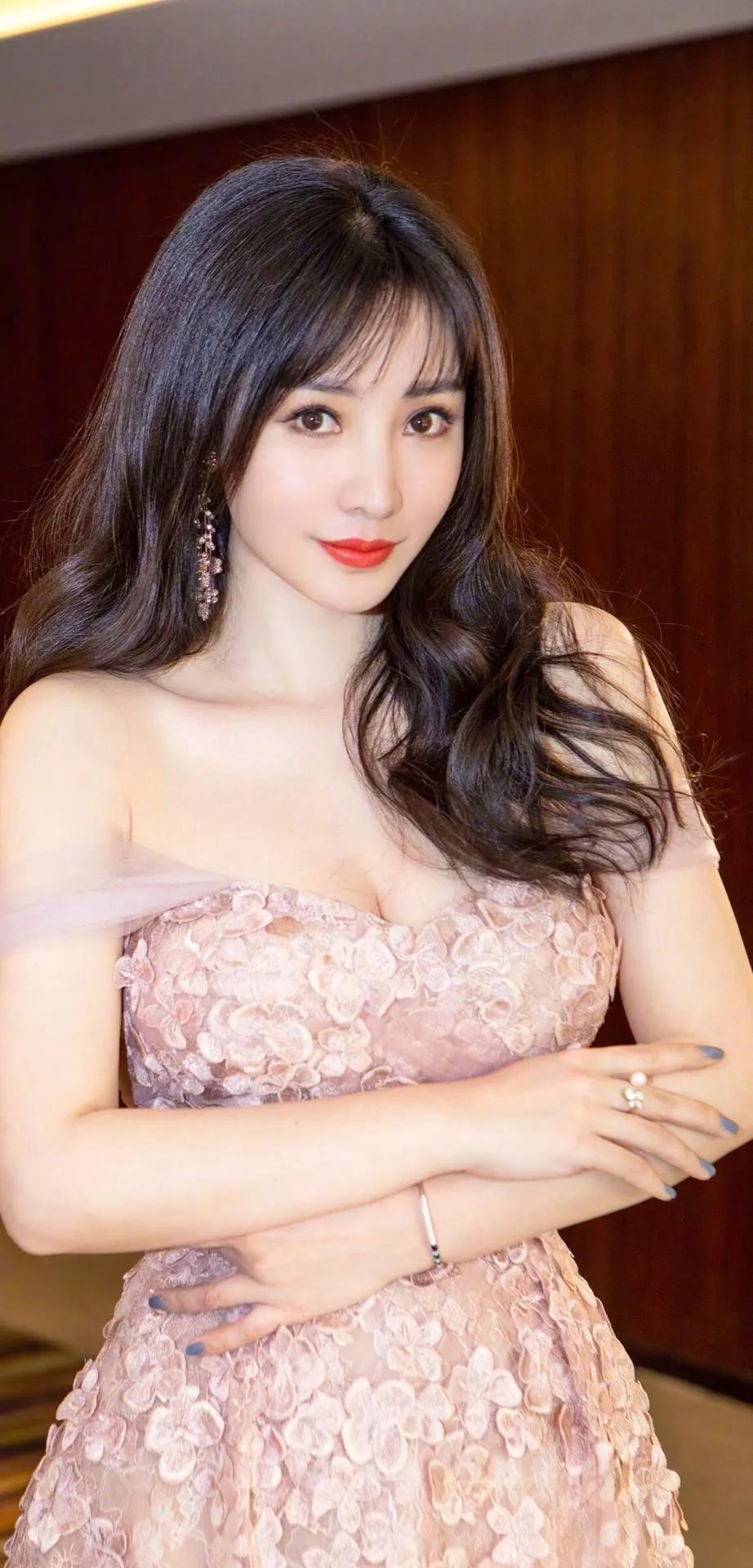 Sexy goddess Liu Yan - iNEWS