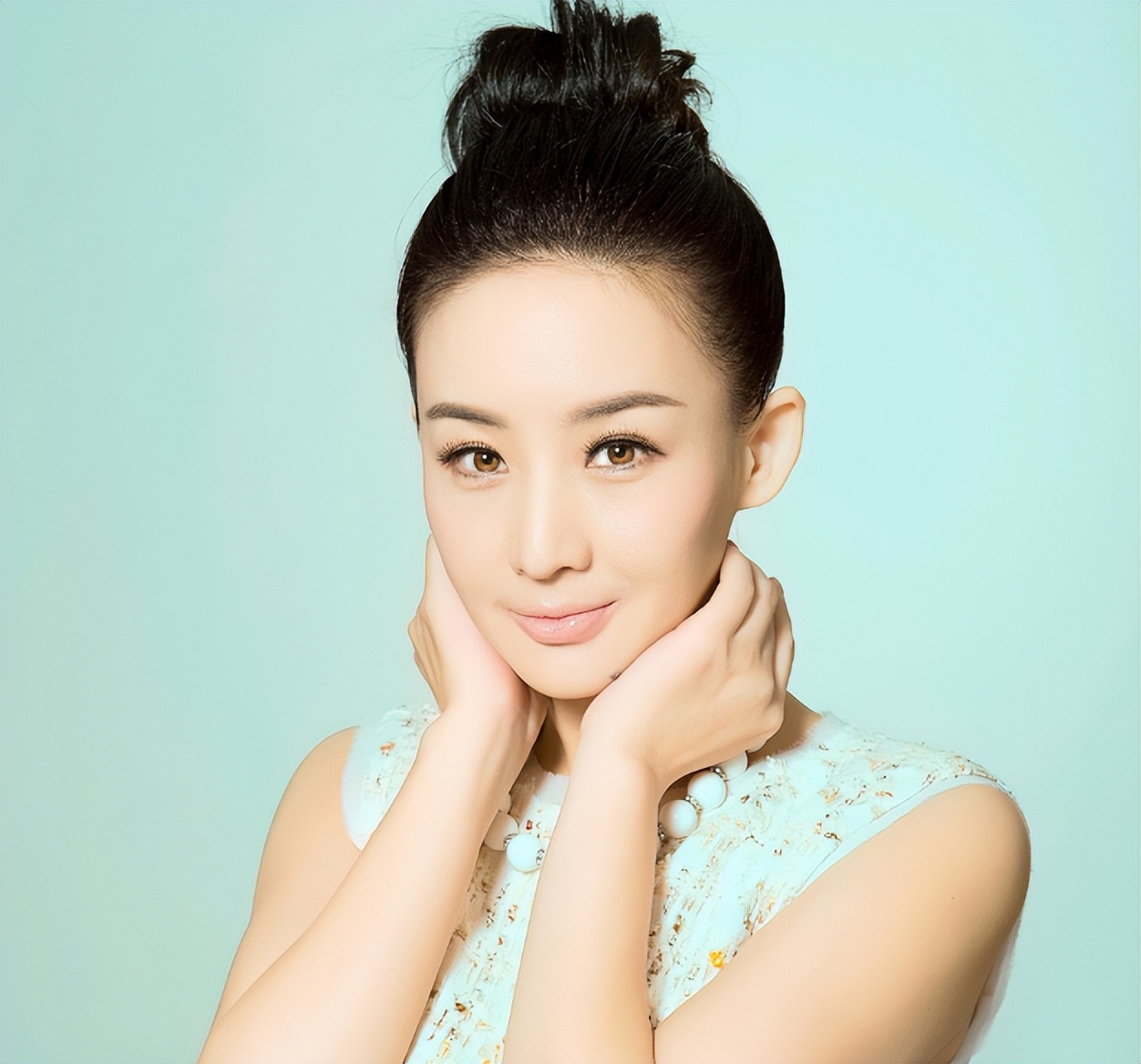 Sun Nan resolutely divorced Mai Hongmei to marry Pan Wei. Today, Mai ...