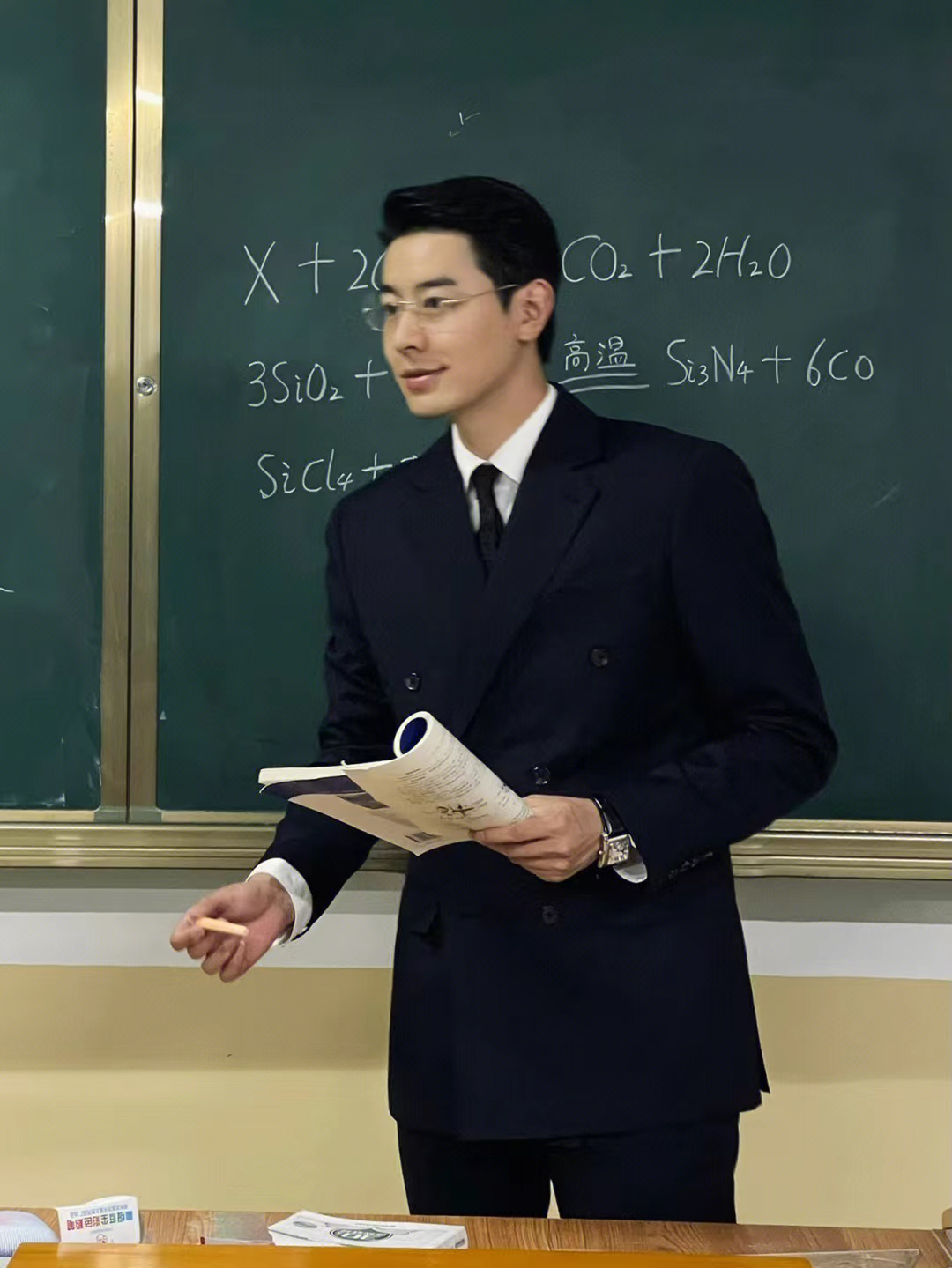 Super handsome uncle model, more flavorful as he gets older!Come and ...