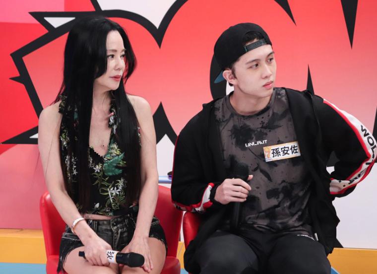 Di Ying and her 22-year-old son appeared on the show, and for the first ...