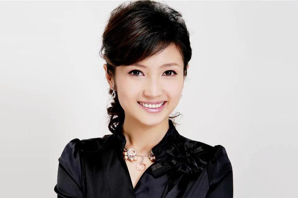 Chun Ni, host of Beijing TV - iNEWS