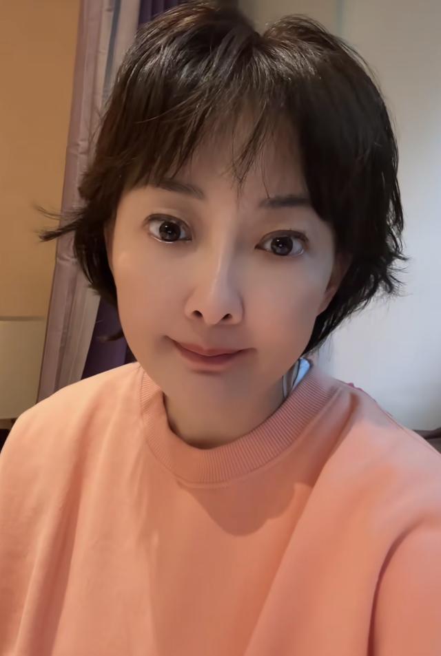 49-year-old Niu Li's plastic surgery has changed a lot, her face is ...