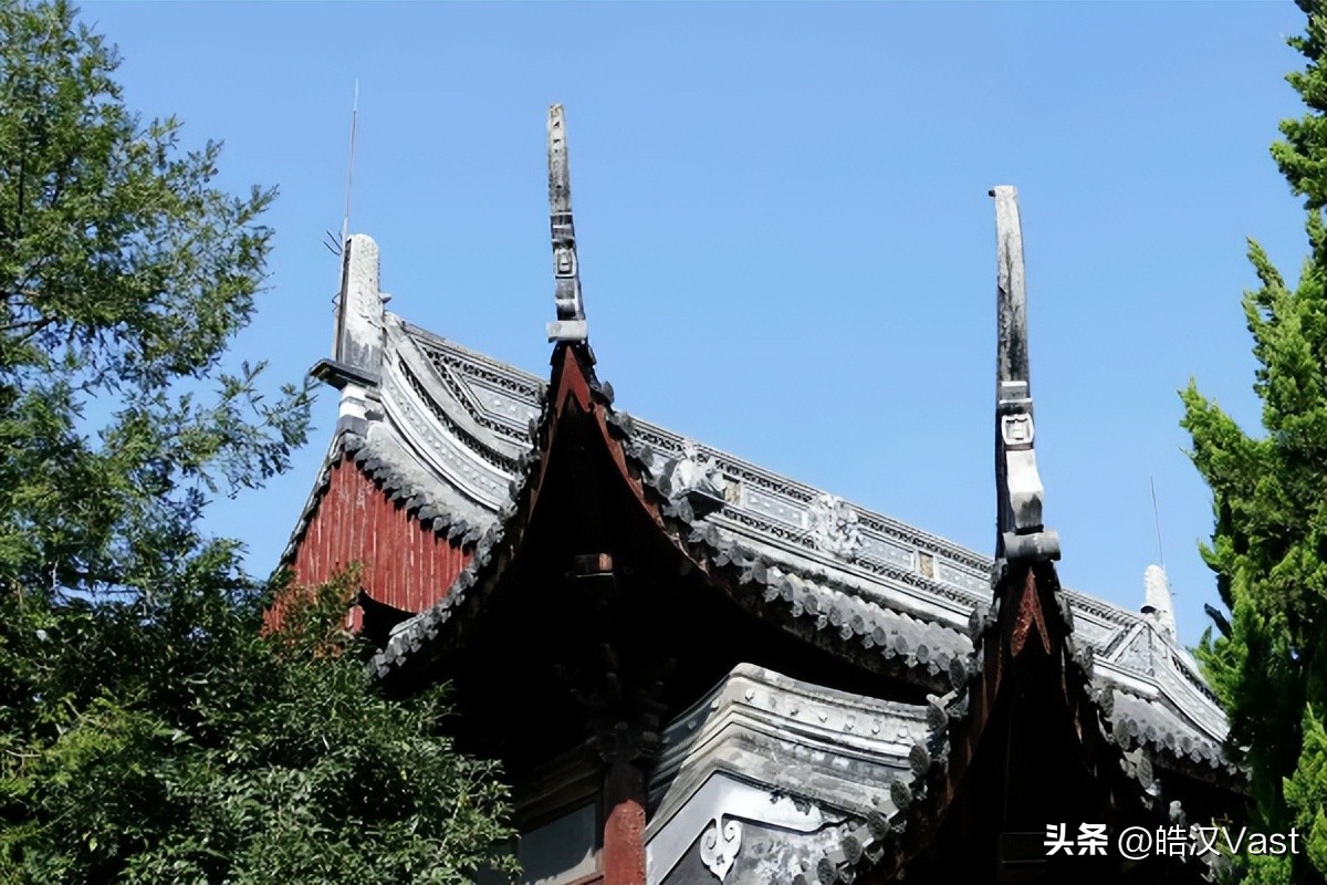 The beauty of ancient architectural details - cornices and corners - iNEWS