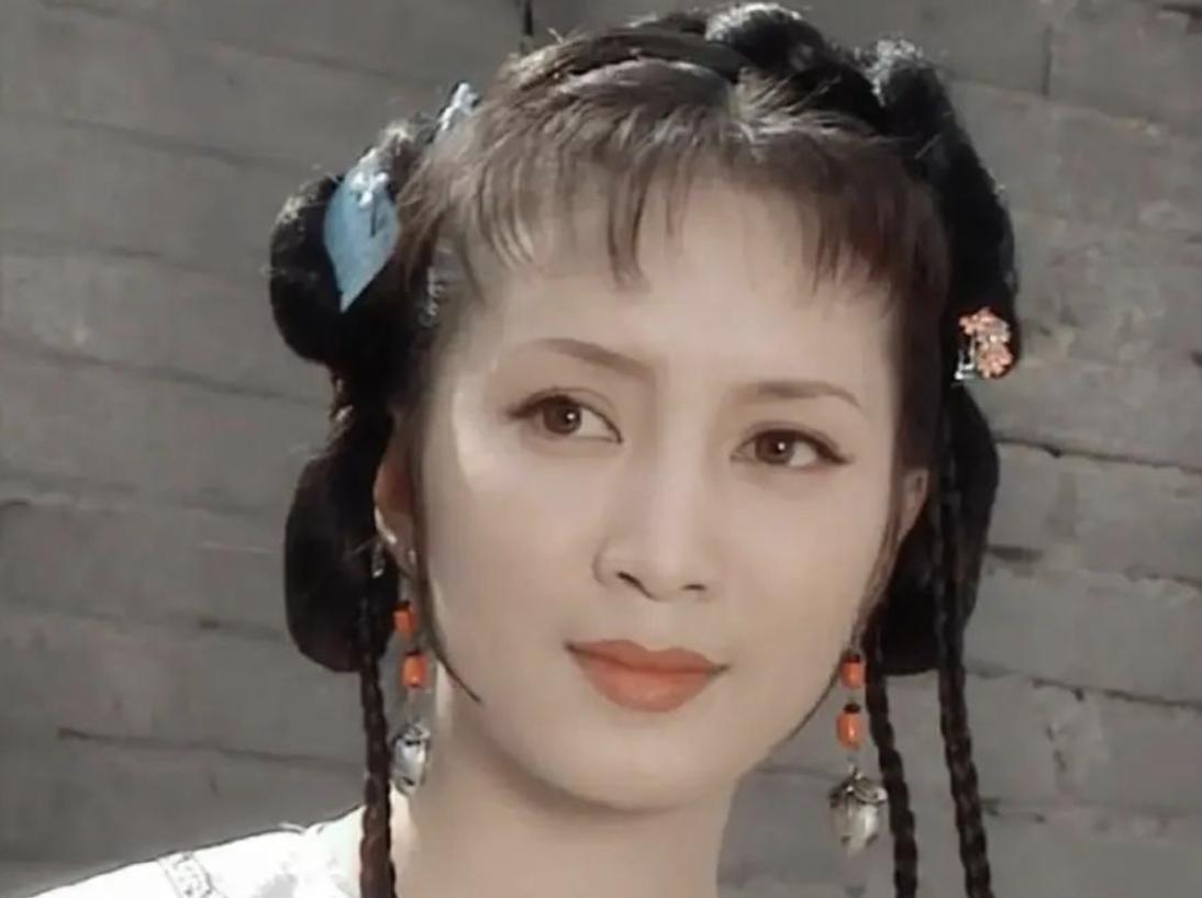 Actor Hu Xiaoting: Her mother was paralyzed and her father was ...