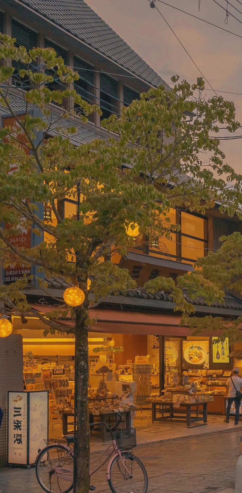 Walk into the small town under Mount Fuji in Japan, and show you a ...