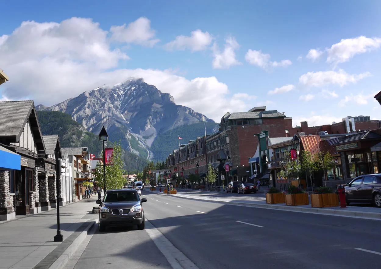 Canada's tourist attraction - Banff National Park - iMedia