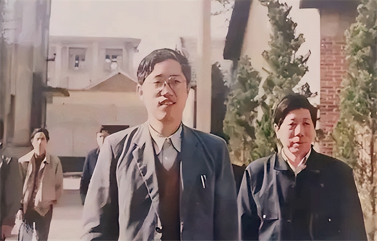 After Li Dazhao died, his wife had only one silver dollar left in her ...