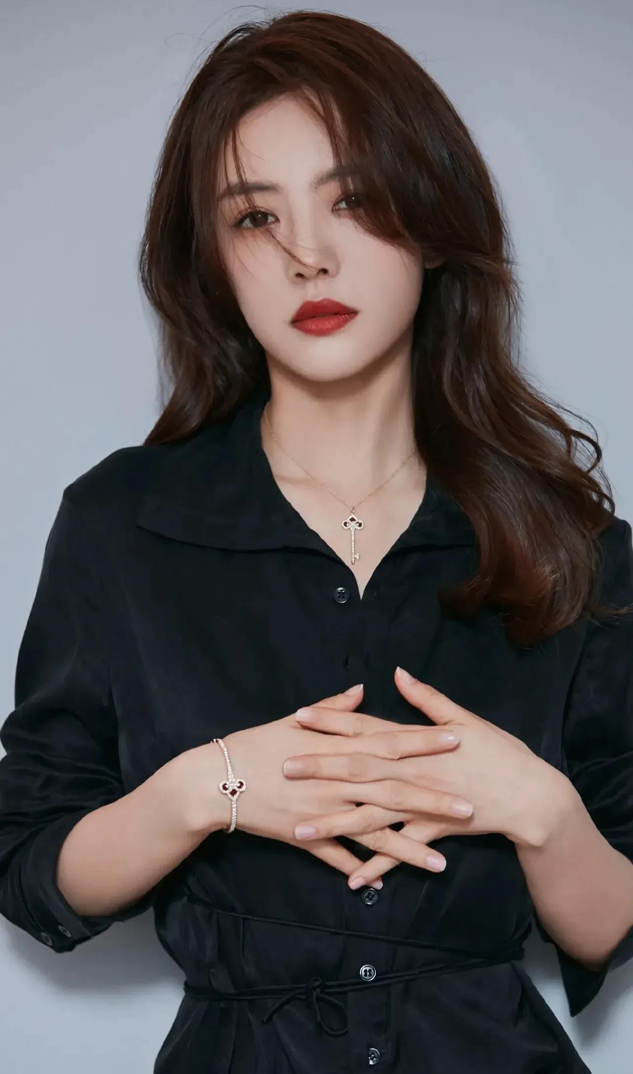 Cai Wenjing is so beautiful - iNEWS