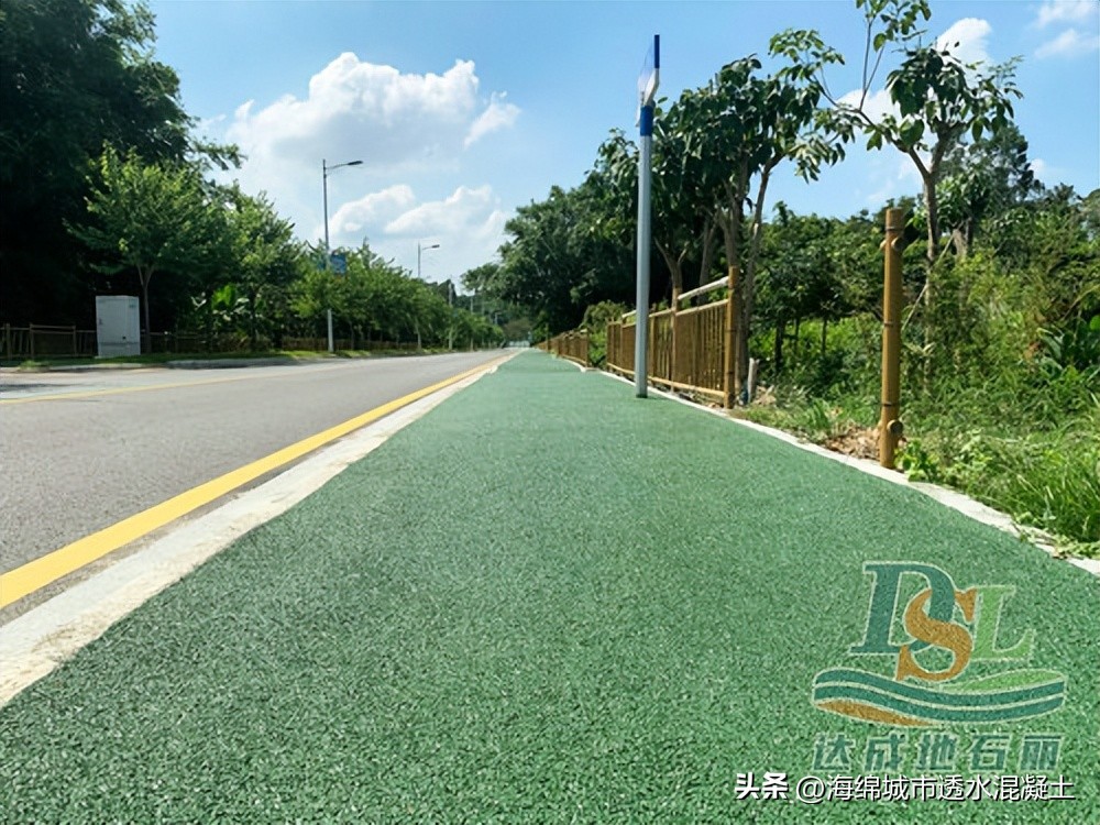 The colored permeable floor makes the ground more breathable, permeable ...