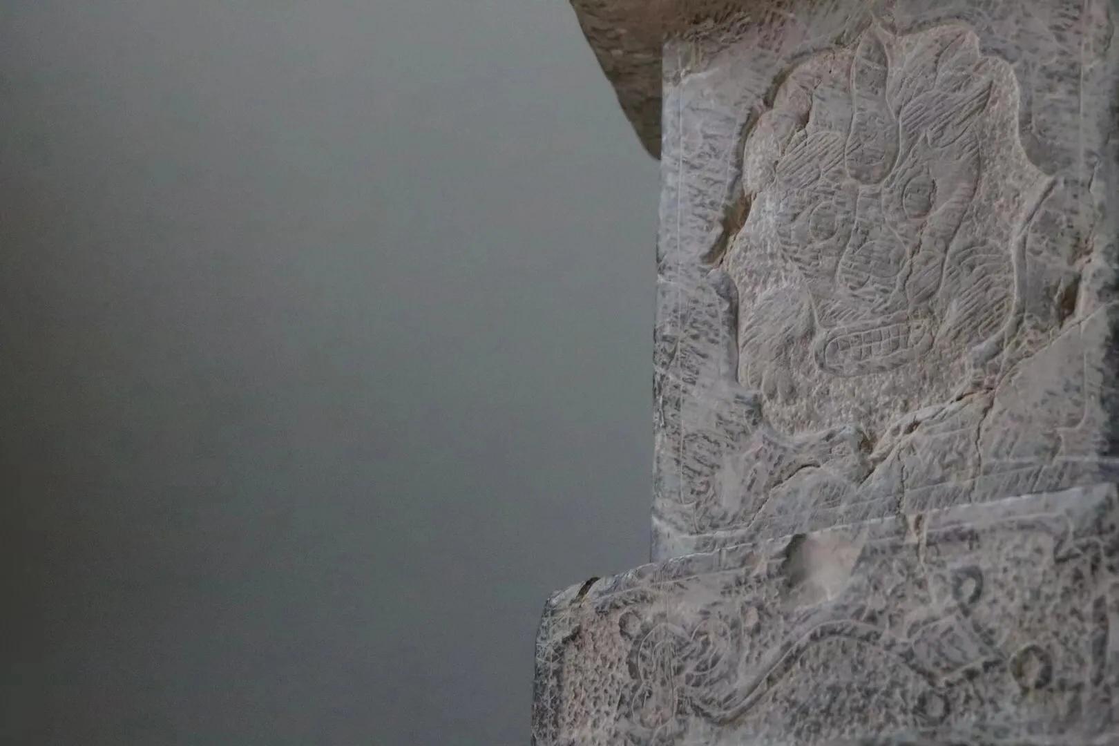 "Hexagonal Bluestone·Lotus Plinth" - iNEWS