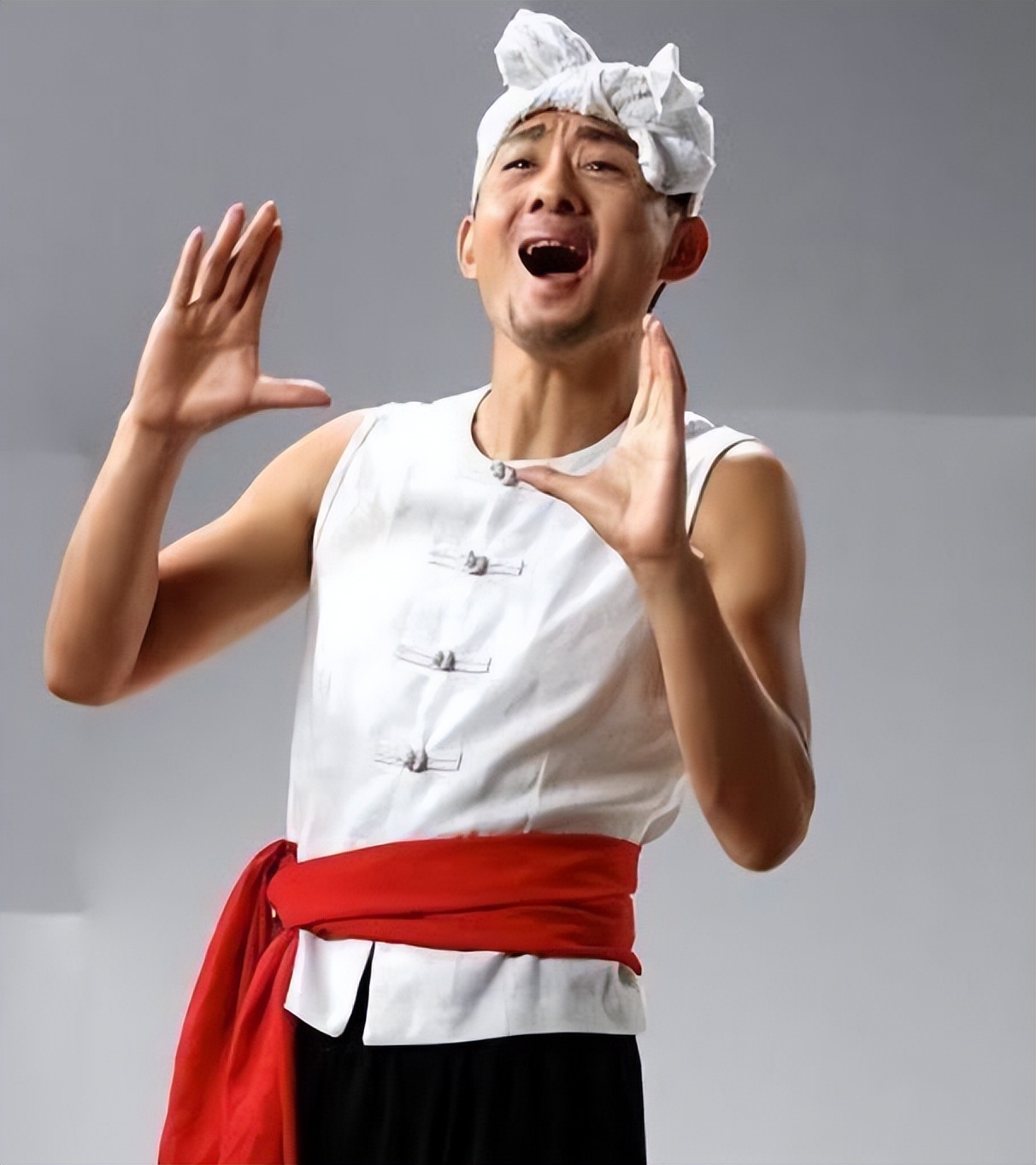 54-year-old singer Abao makes a rare appearance: grows a thick beard ...