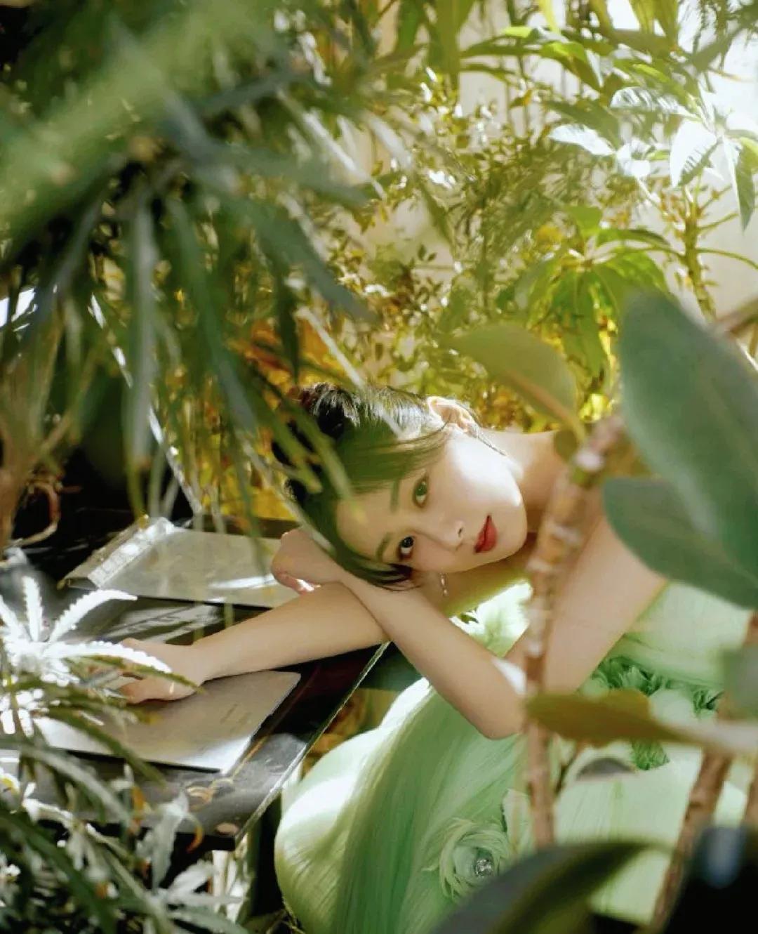 Treasure girl Yang Zi. - iMedia